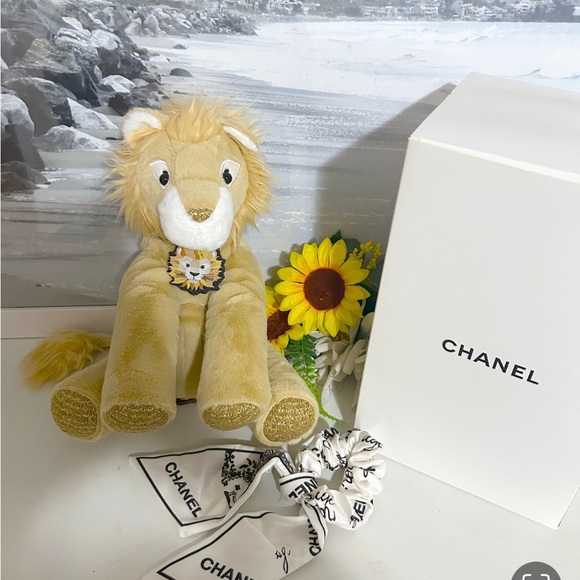 CHANEL | Accessories | Chanel Tan Plush Crush The Lion With Scarf ...